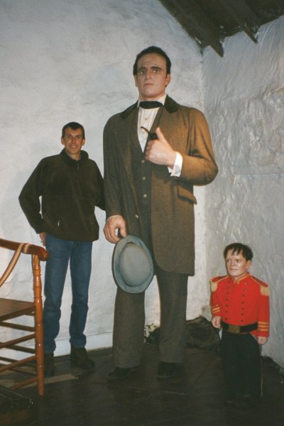 Angus MacAskill The tallest man in Scotland