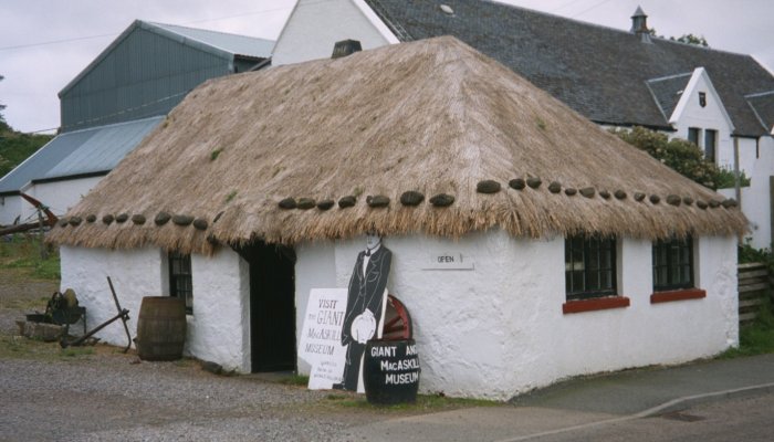 Angus MacAskill The tallest man in Scotland