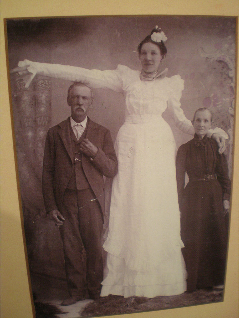 Ella Ewing The tallest woman Missouri