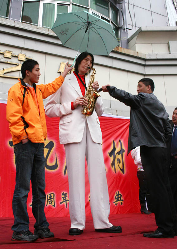 Huang Chang-Chiu - The tallest man China