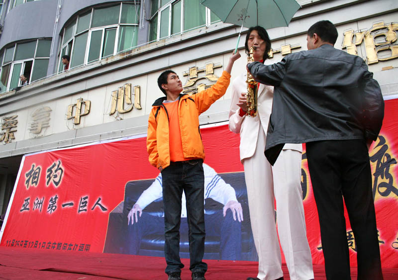 Huang Chang-Chiu - The tallest man China