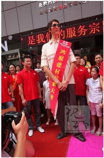 Huang Chang-Chiu - The tallest man China