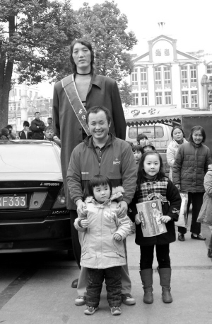 Huang Chang-Chiu - The tallest man China