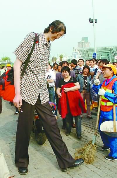 Huang Chang-Chiu - The tallest man China