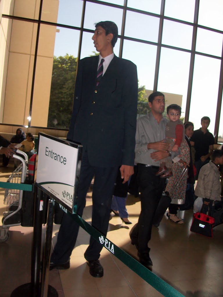 Naseer Soomro - The tallest man Pakistan