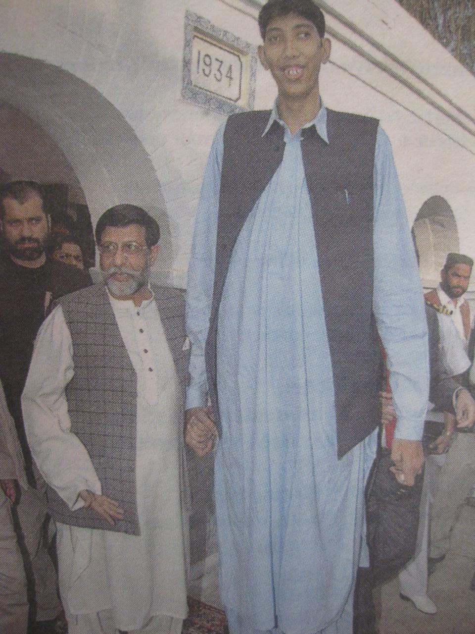 Naseer Soomro - The tallest man Pakistan