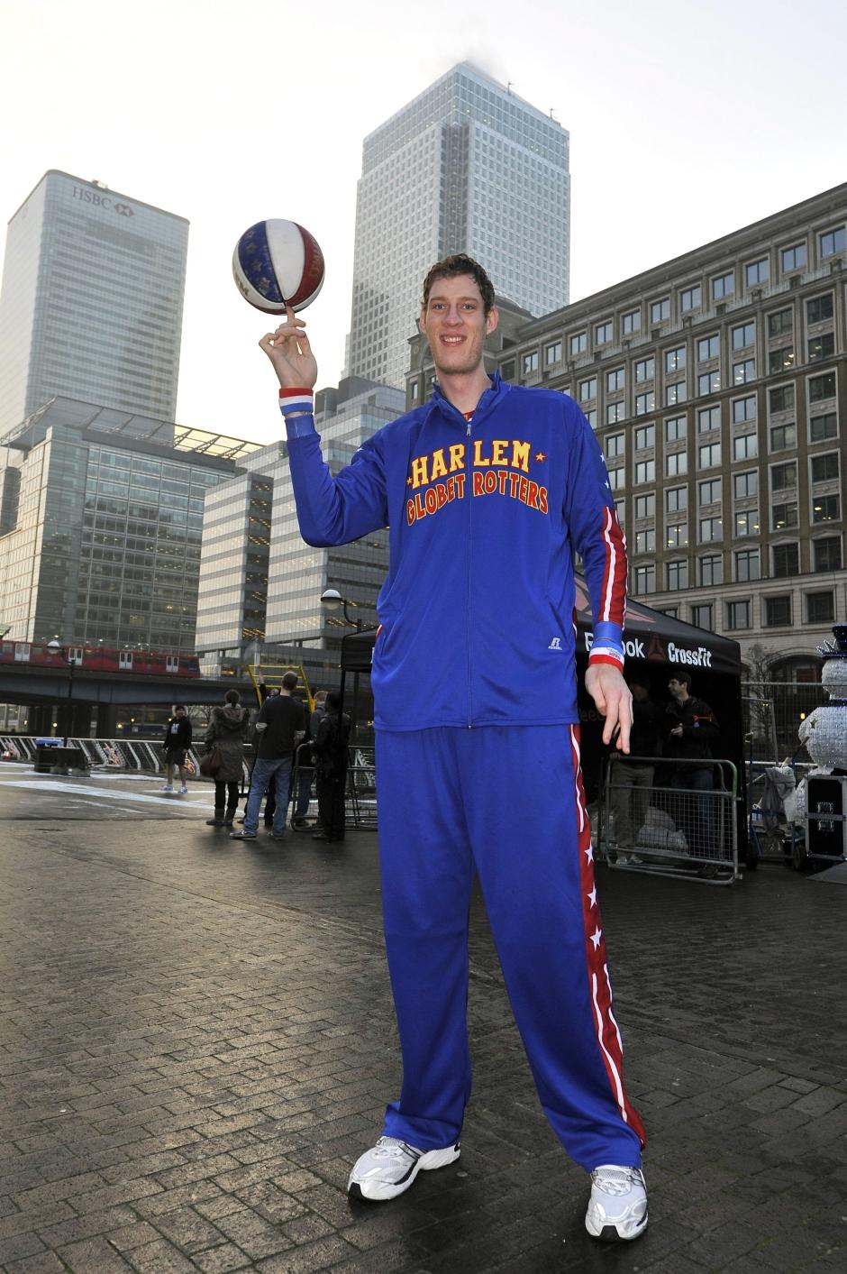 Paul Sturgess - The tallest man Loughborough Harlem Globetrotters