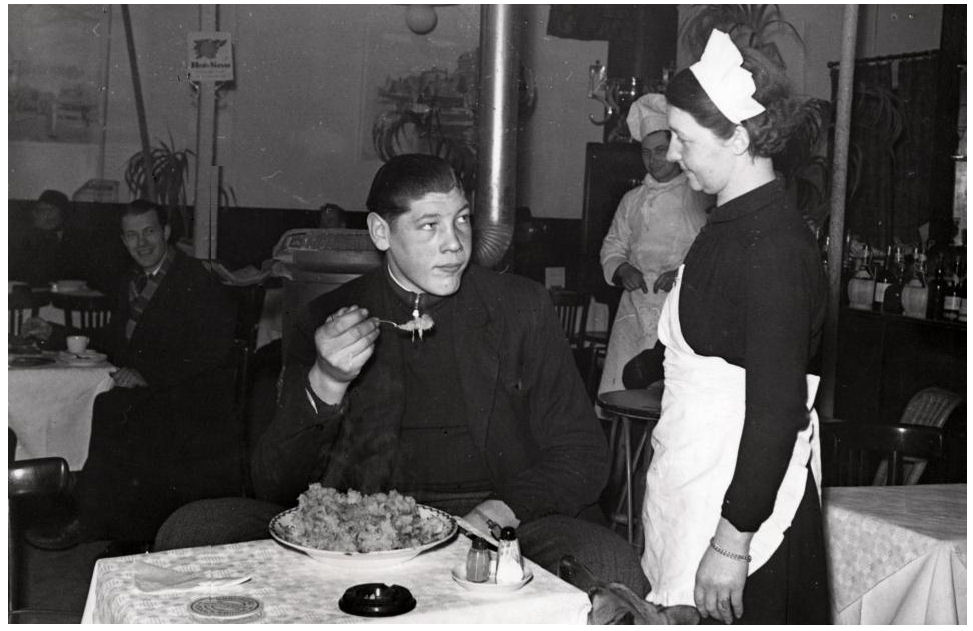 Rigardus Rijnhout - The tallest man Rotterdam Holland