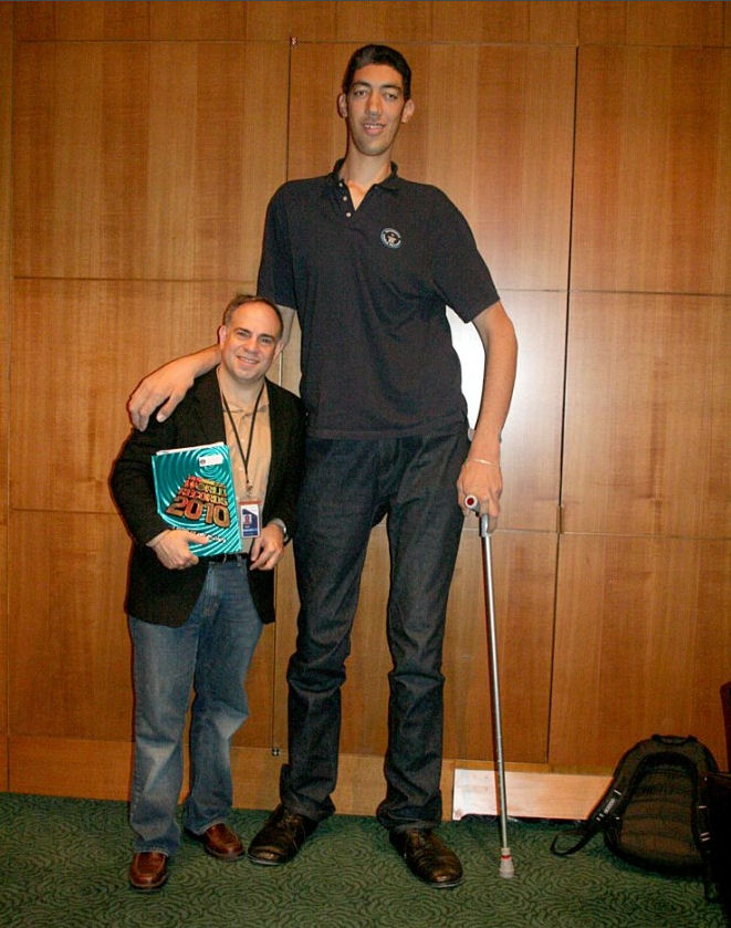 Sultan Kösen - The tallest man in the guinness world 2010 2011 2012