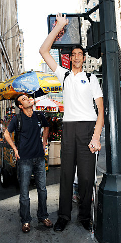 Sultan Kösen - The tallest man in the guinness world 2010 2011 2012