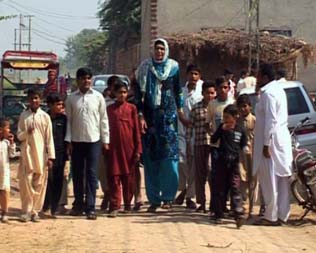 Zainab Bibi - The tallest woman of Pakistan